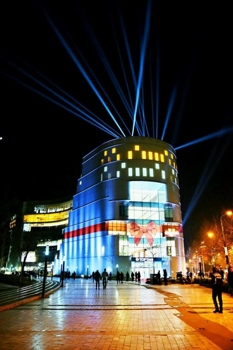 Inaugurohet në Tiranë Toptani Shopping Center, qendra tregtare më e ...