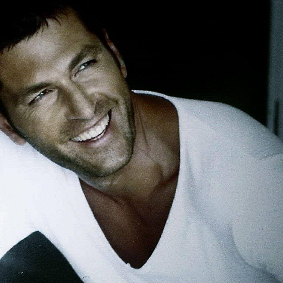 FOTOT/ Oni Pustina prezanton për herë të parë të bijën – Balkanweb.com ...