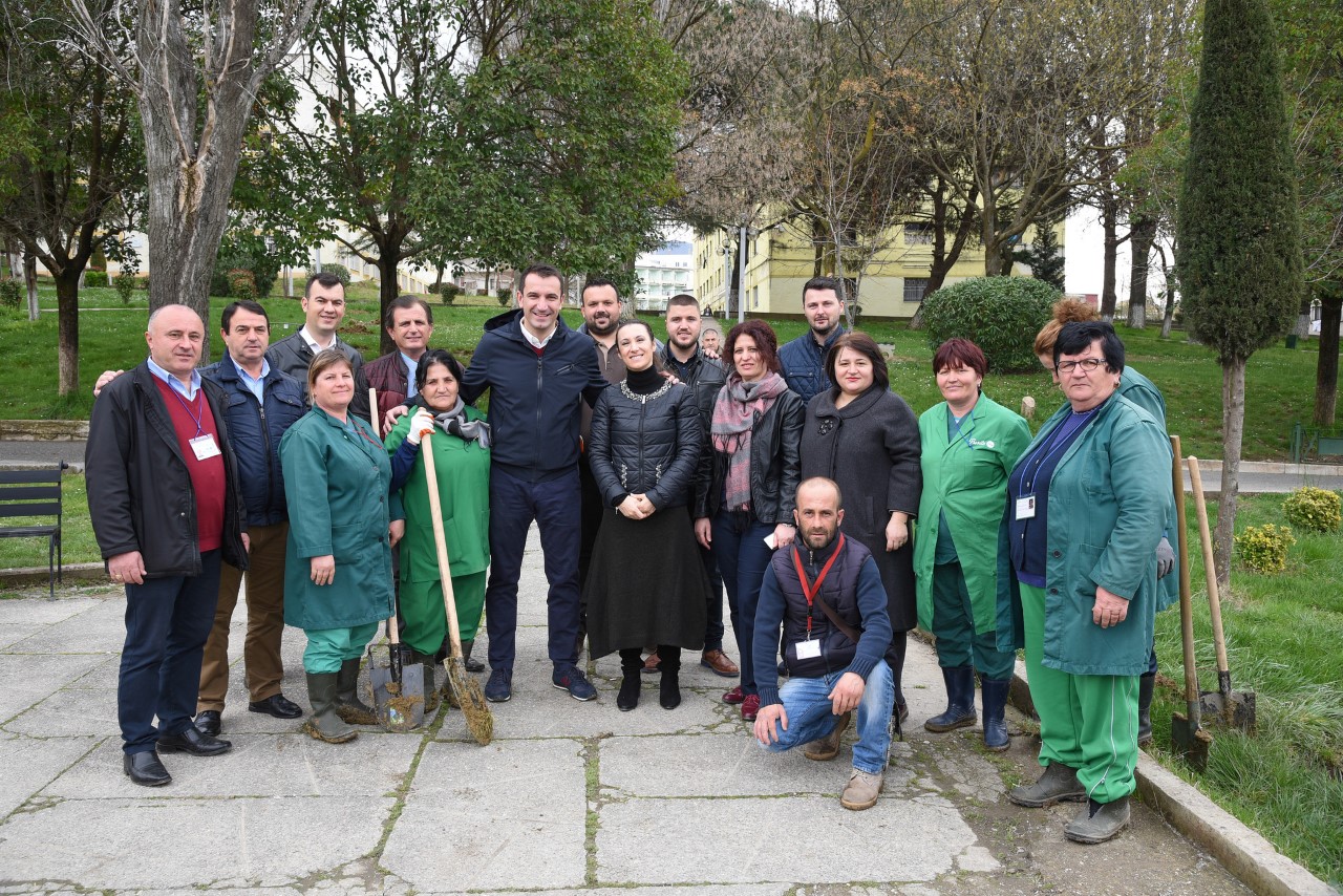 Të rinjtë e “Qytetit Studenti” dhe ambasada greke i bashkohen nismës ...