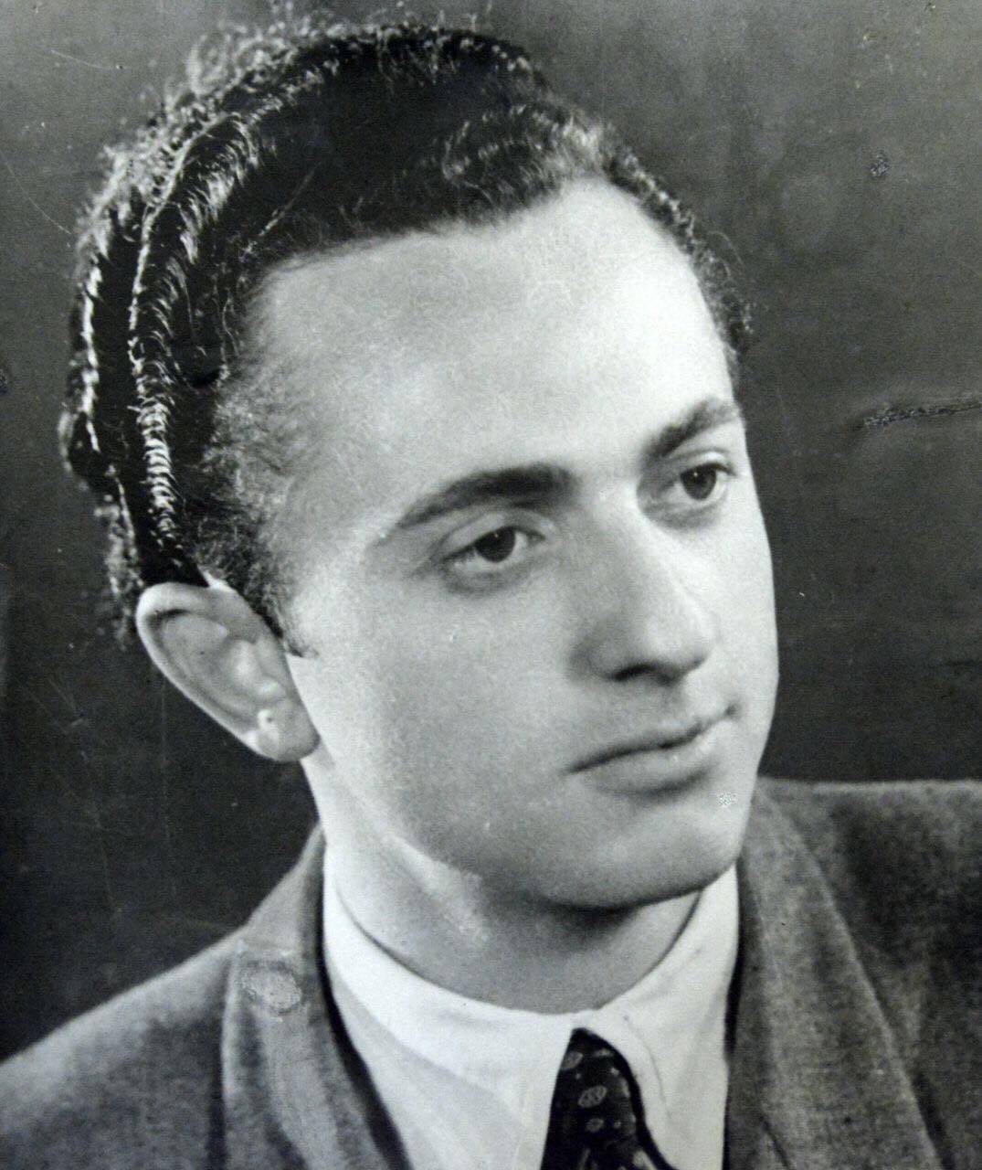 Historia e një kolosi/ Viktor Gjoka: Si u dënua aktori për të dashurën ...