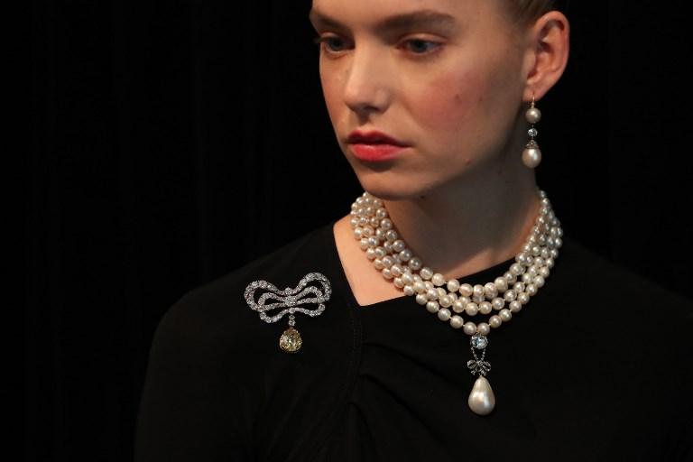 Foto/Në ankand bizhuteritë e Maria Antonietës, shitje historike ...