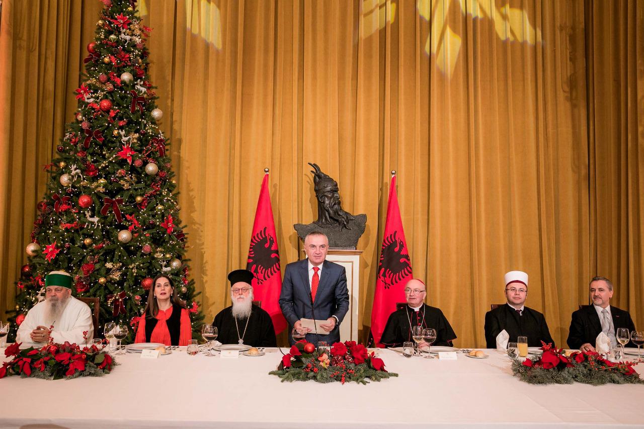 Festa e Krishtlindjeve, Presidenti Meta darkë me bashkësitë fetare ... Festa e Krishtlindjeve, Presidenti Meta darkë me bashkësitë fetare ...