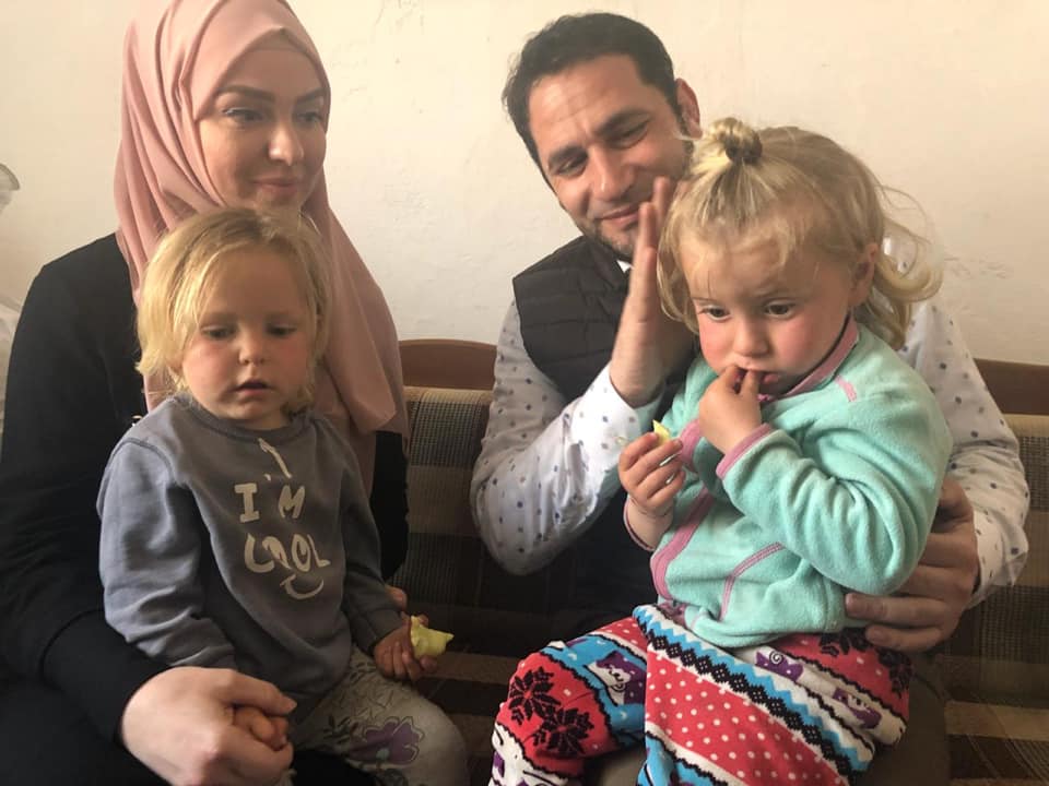 Elvisi premtim familjes Çuko: Me shqiptarët ndryshojmë jetët tuaja ...