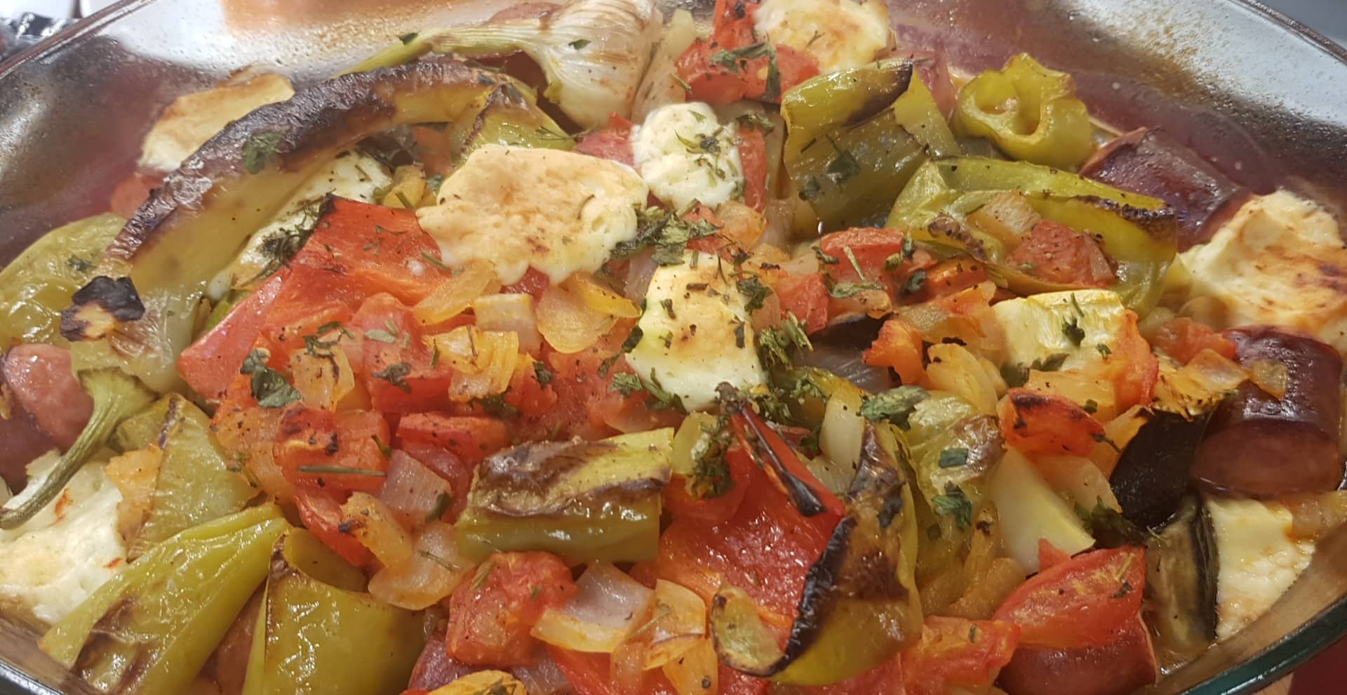 Tavë me llukanik dhe perime – Balkanweb.com – News24