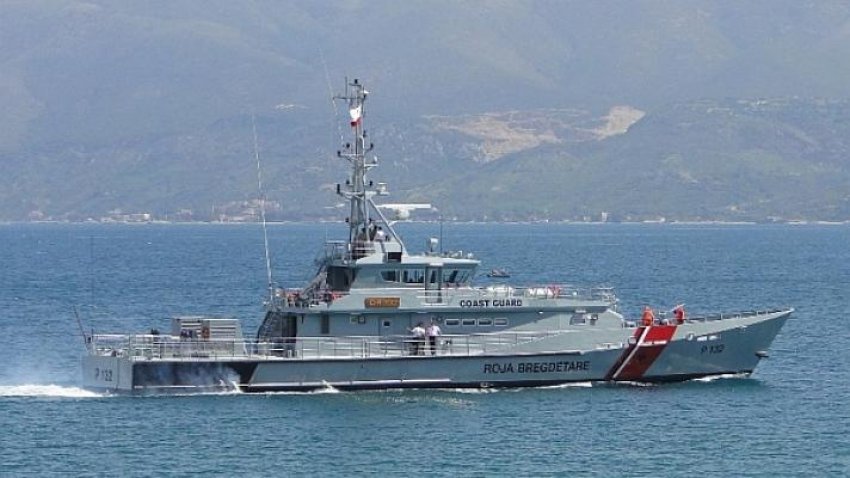 Anija “Saranda Express” me flamur shqiptar pëson defekt në det ...