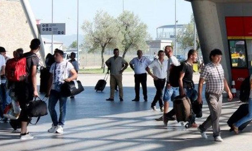 Zëri i Amerikës: Emigracioni masiv, mbi 38 përqind e popullsisë së ...