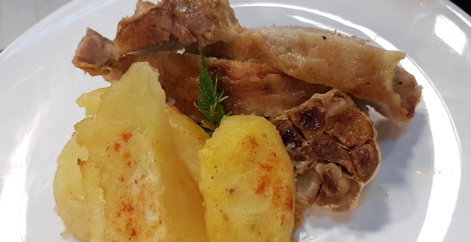 Kofshë derri me patate (për 8 persona) – Balkanweb.com – News24