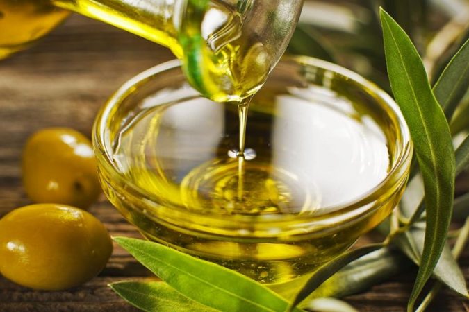 Përmirësoni tretjen me vaj ulliri – 4 kura natyrale që mund t’i ...