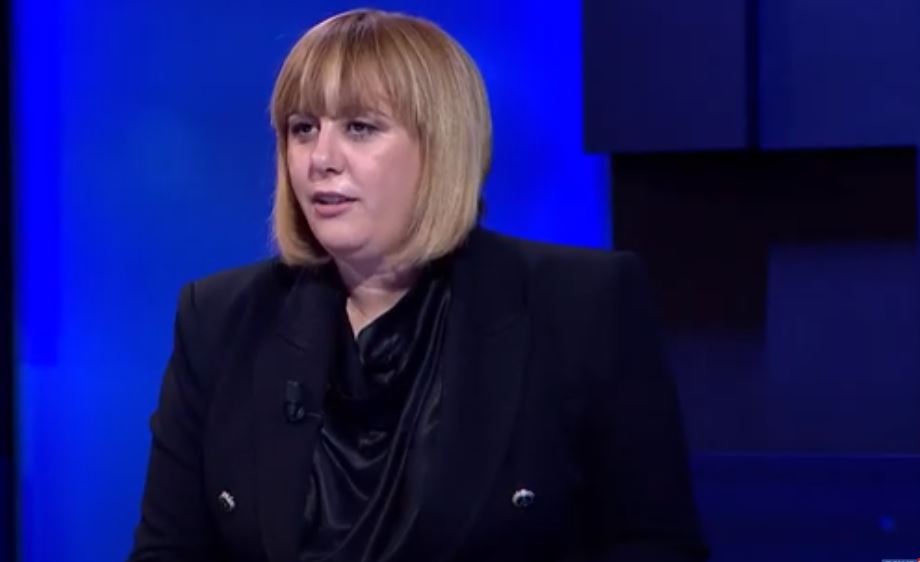 Debati për “Poetin Laureat”, Alda Bardhyli flet për shkarkimin e ...