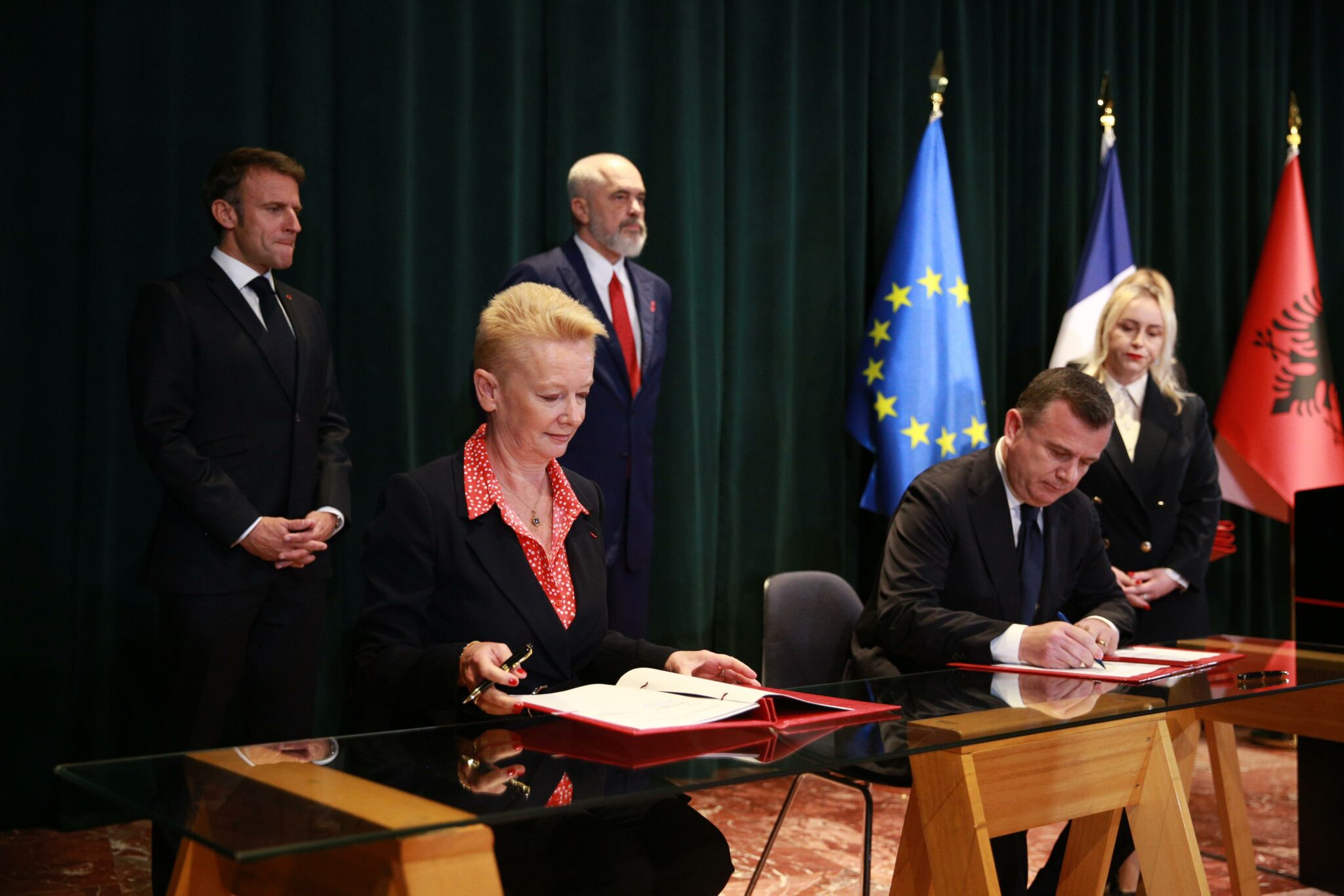 Nënshkruhet marrëveshja e bashkëpunimit Shqipëri-Francë në fushën e sigurisë publike, përfshihet ...