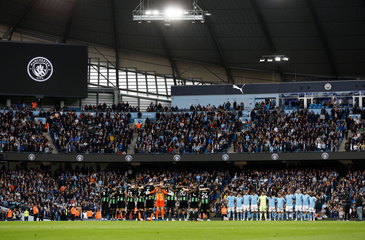 PHOTO/ "How could you?" Kore against Bobby Charlton, media condemn Man ...