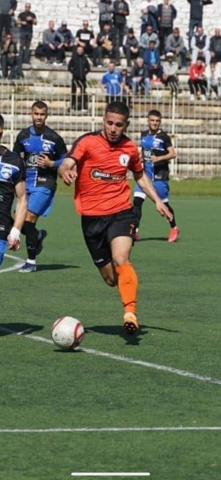 FOTO- Goditën me grushte futbollistin e ekipit, pranga dy trajnerëve të ...