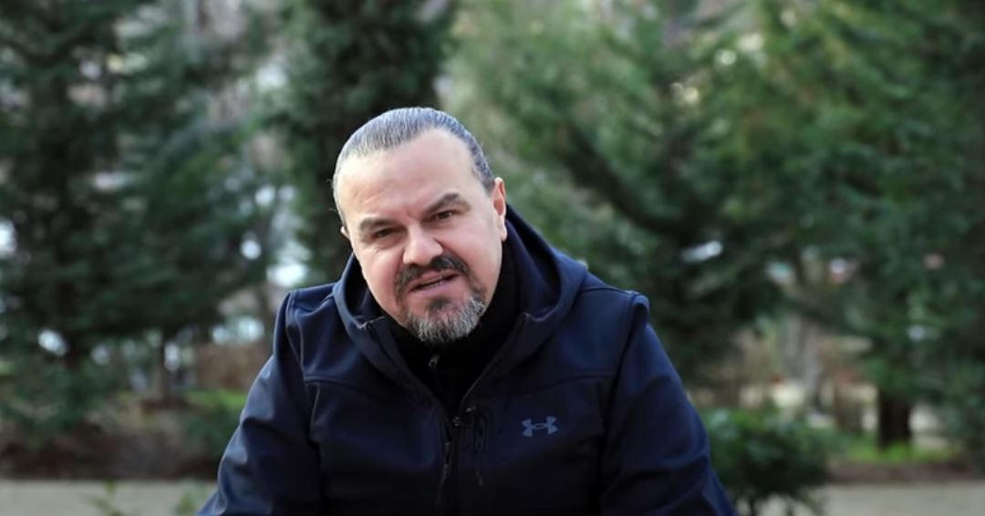 “Dikur vendosja semaforë në Astir” rrëfimi i aktorit Eglein Lakrori ...