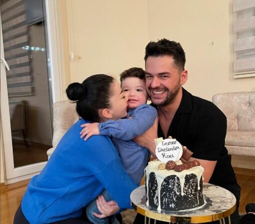 Zbulohet fillimi i ri i familjes së Shpat Kasapit, çifti i bën një ...