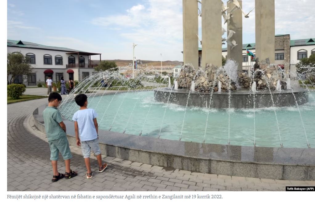 FOTO/ Aeroporte dhe zbrazëtira, brenda rajoneve që Azerbajxhani i ...