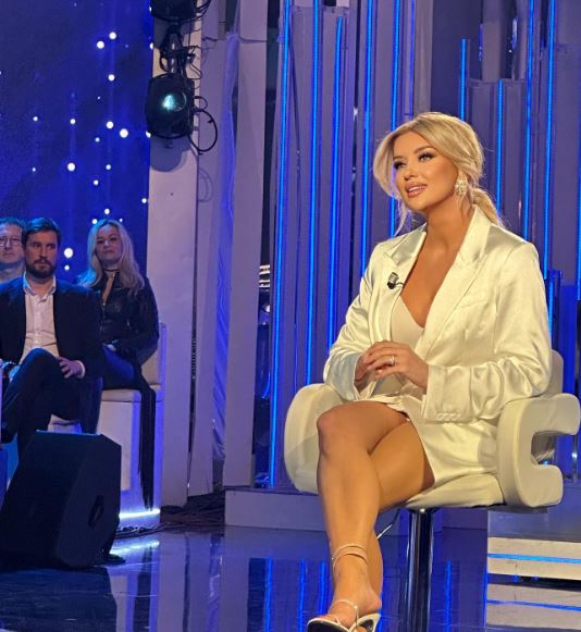 Alketa Vejsiu on "Domenica In", interviewed by Mara Venier - Balkanweb ...