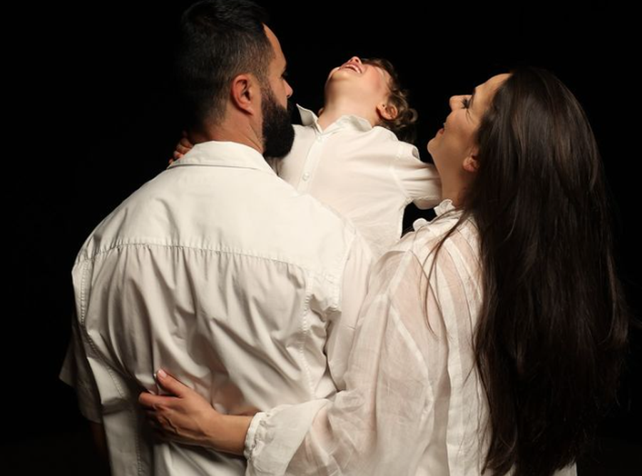 Albanian singer becomes a father for the second time – Balkanweb.com ...