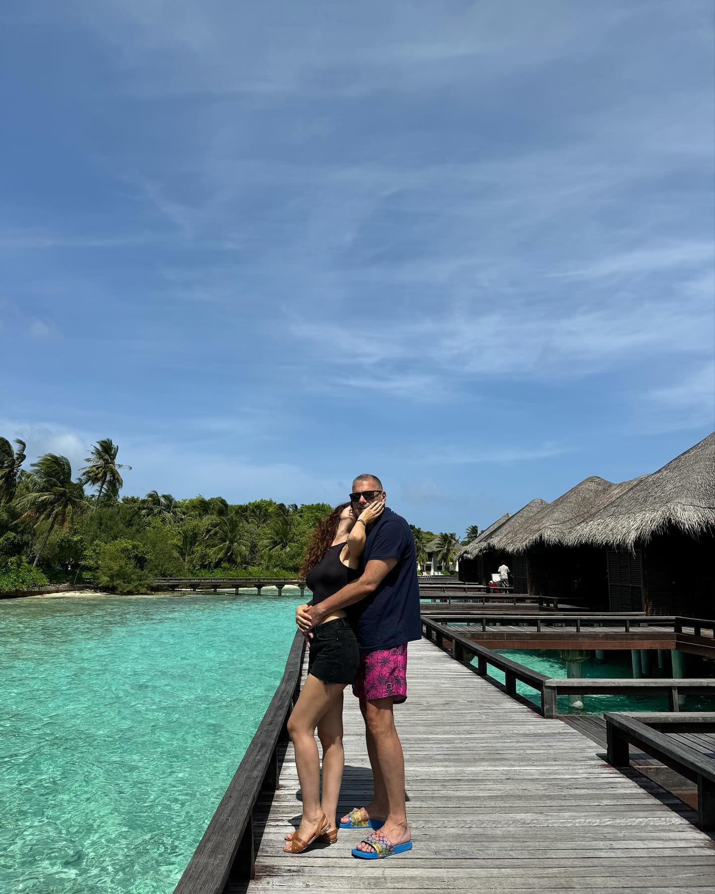 Errolld Belegu e Diola Dosti ‘shkrihen’ në Maldive – Balkanweb.com – News24