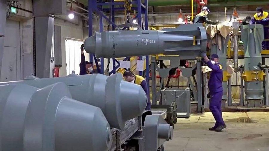 Destroys everything/ Russia deploys FAB-3000 superbomb – Balkanweb.com ...