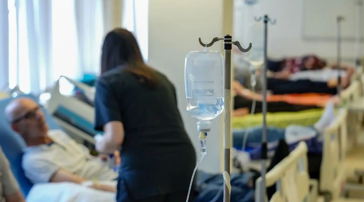 Kimioterapi në sallë të improvizuar të Hematologjisë, sfidat e ...