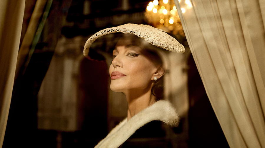 Angelina Jolie rikthehet në rolin e sopranos së famshme, Maria Callas ...