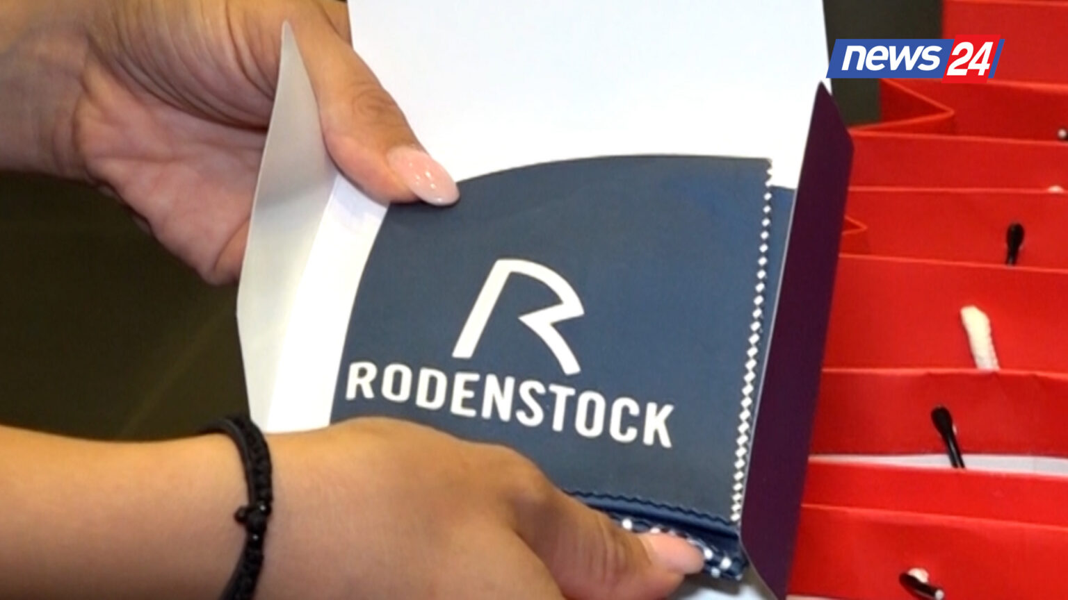 Mbrojtje ndaj dritës blu me energji të lartë dhe mbrojtje 100% UV, tashmë në Optika Luani lentja ...