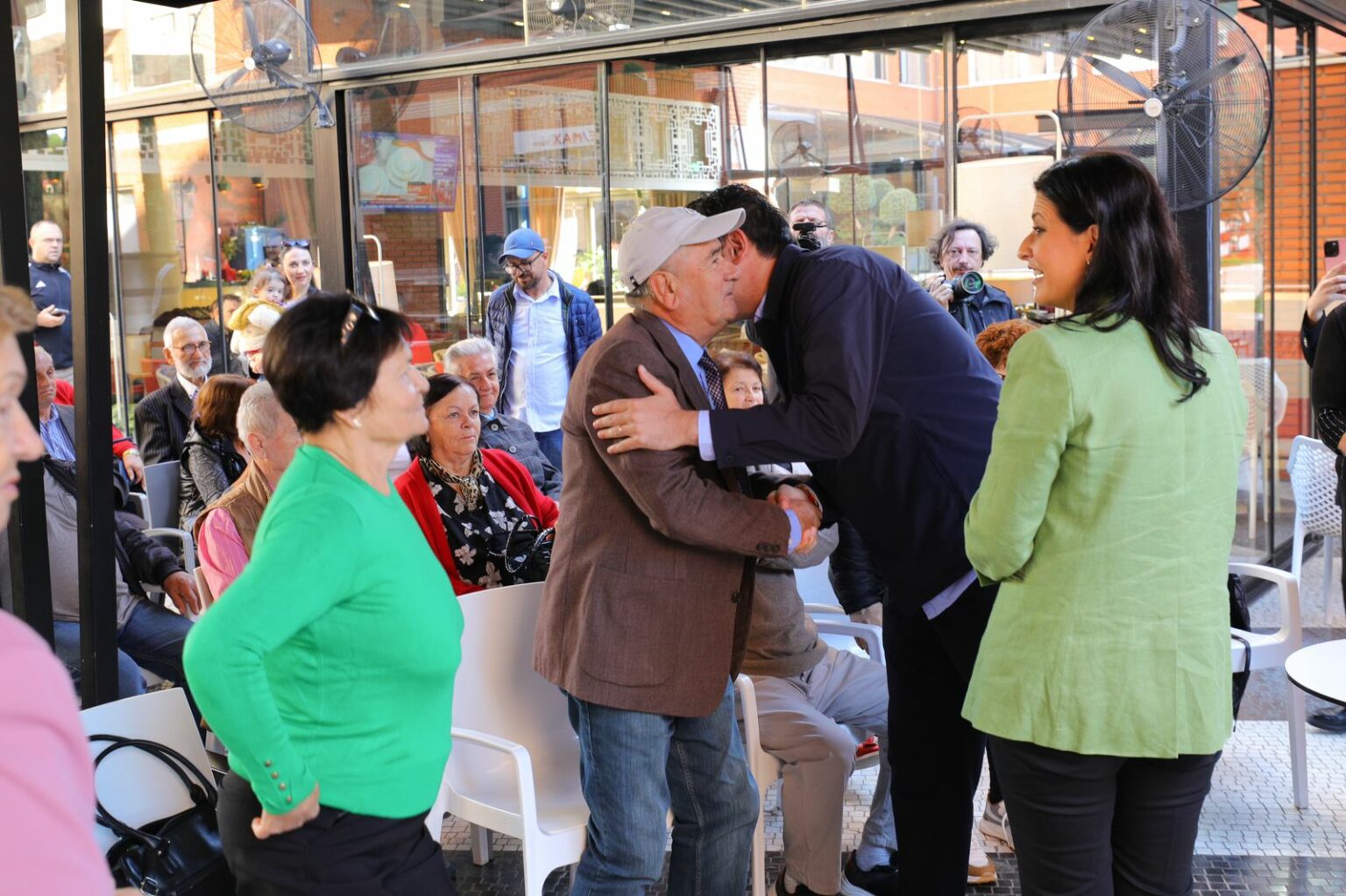 Veliaj meets with pensioners of Unit 7: We make history, not hysteria ...