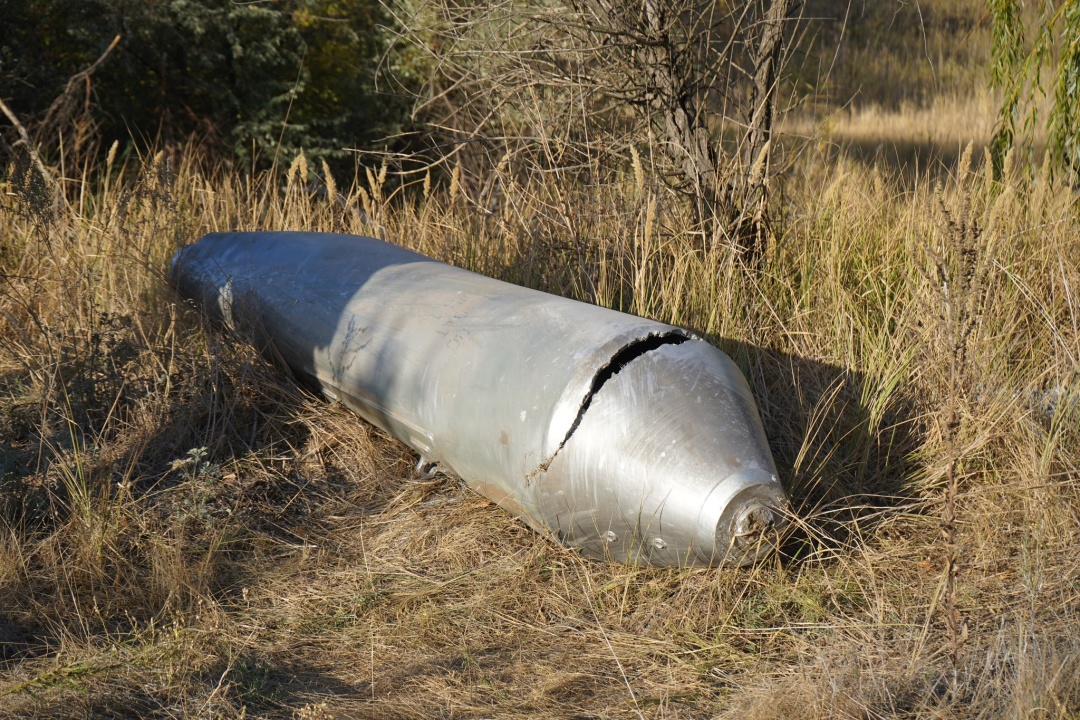 Ukrainian engineers defuse 1.5-ton Russian bomb in Donetsk region ...