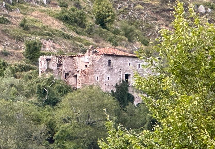 VIDEO/ The village of Llangë in Librazhd and its giant stone towers ...