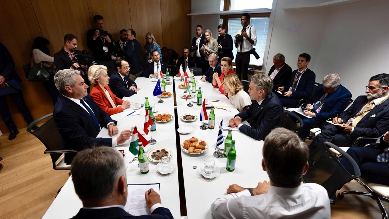Immigrants, the "Albania model" divides the EU/ Which countries support ...