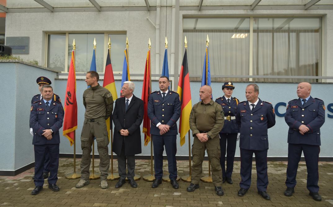 VIDEO/ RENEA training with the German police special unit GSG9. Focus ...