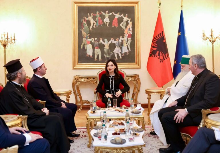 Spiropali pret krerët e komuniteteve fetare: Toleranca fetare, faktor i ...