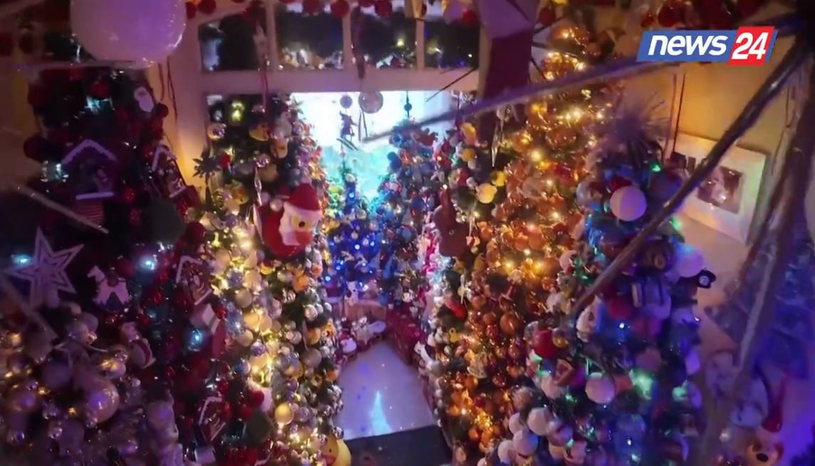 German family breaks world record, 444 Christmas trees and 10 ...