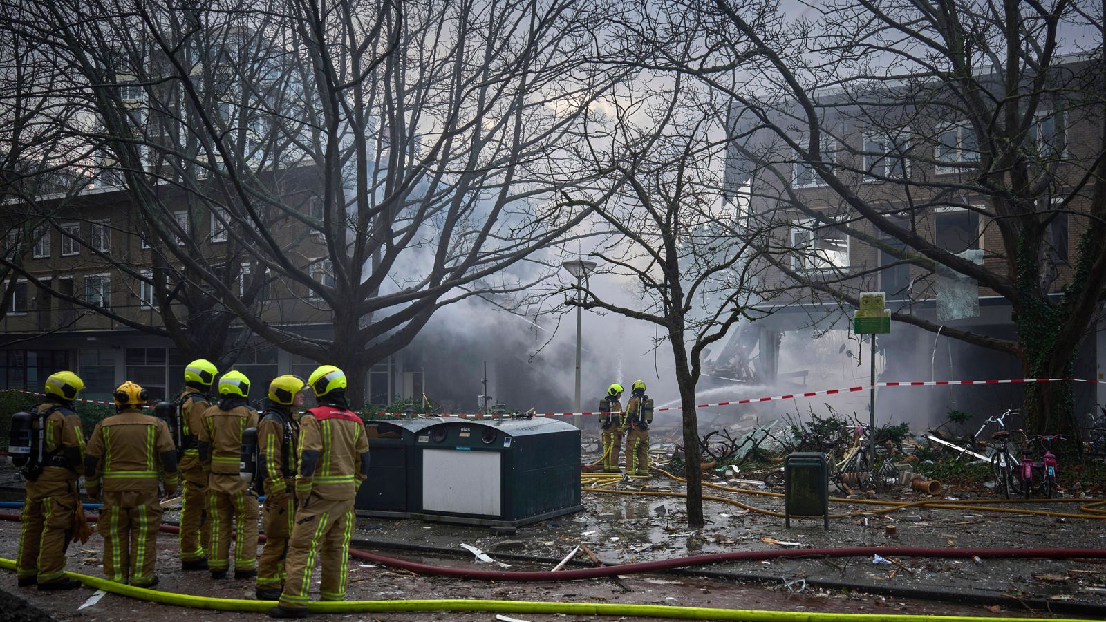 Severe/ Powerful explosion in apartment complex in The Hague, several ...