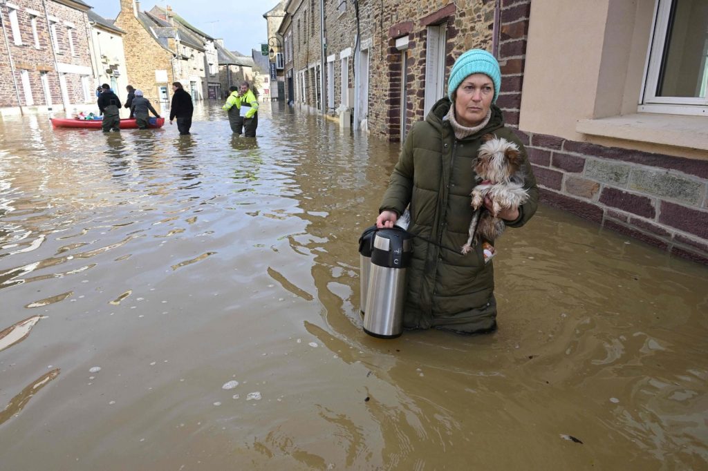 Francë, përmbytje rekord në perëndim të vendit – Balkanweb.com – News24