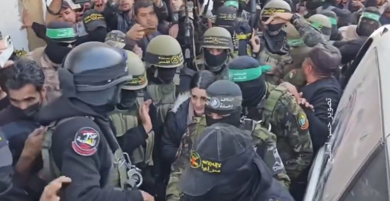 Crowd attacks hostages, Israel blocks release of Palestinian prisoners ...