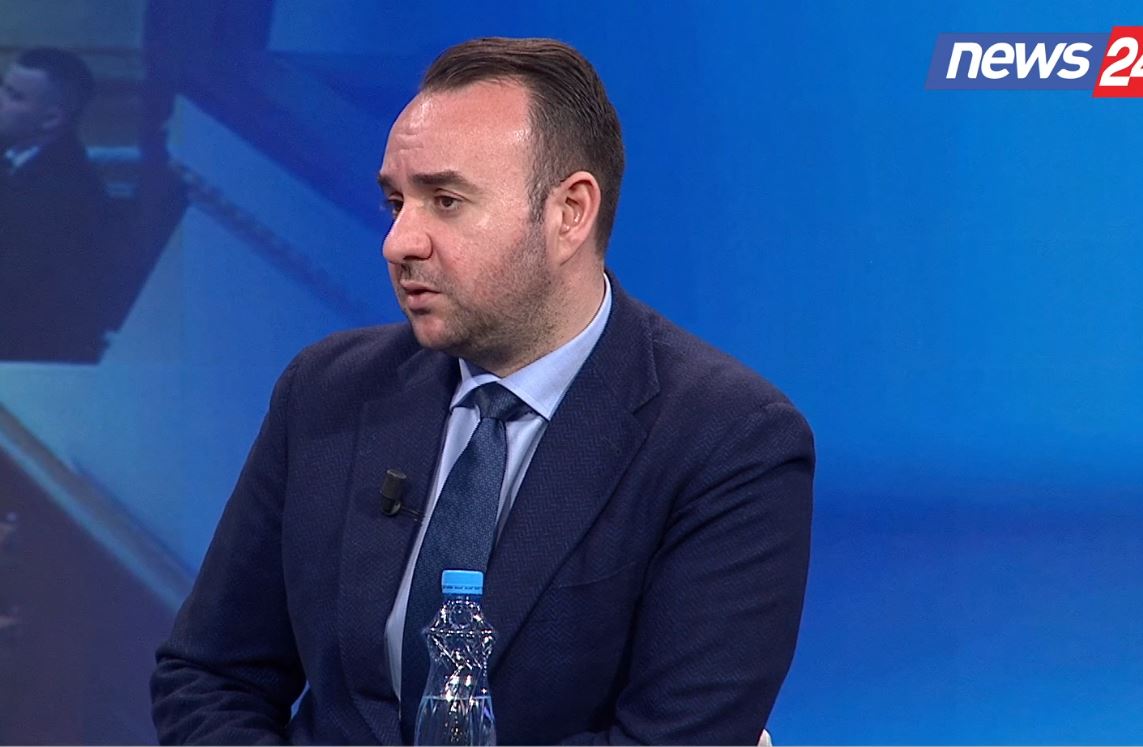 “Duhet të shkrihen skap-istët”, Klevis Balliu: Belinda Balluku që vjedh ...