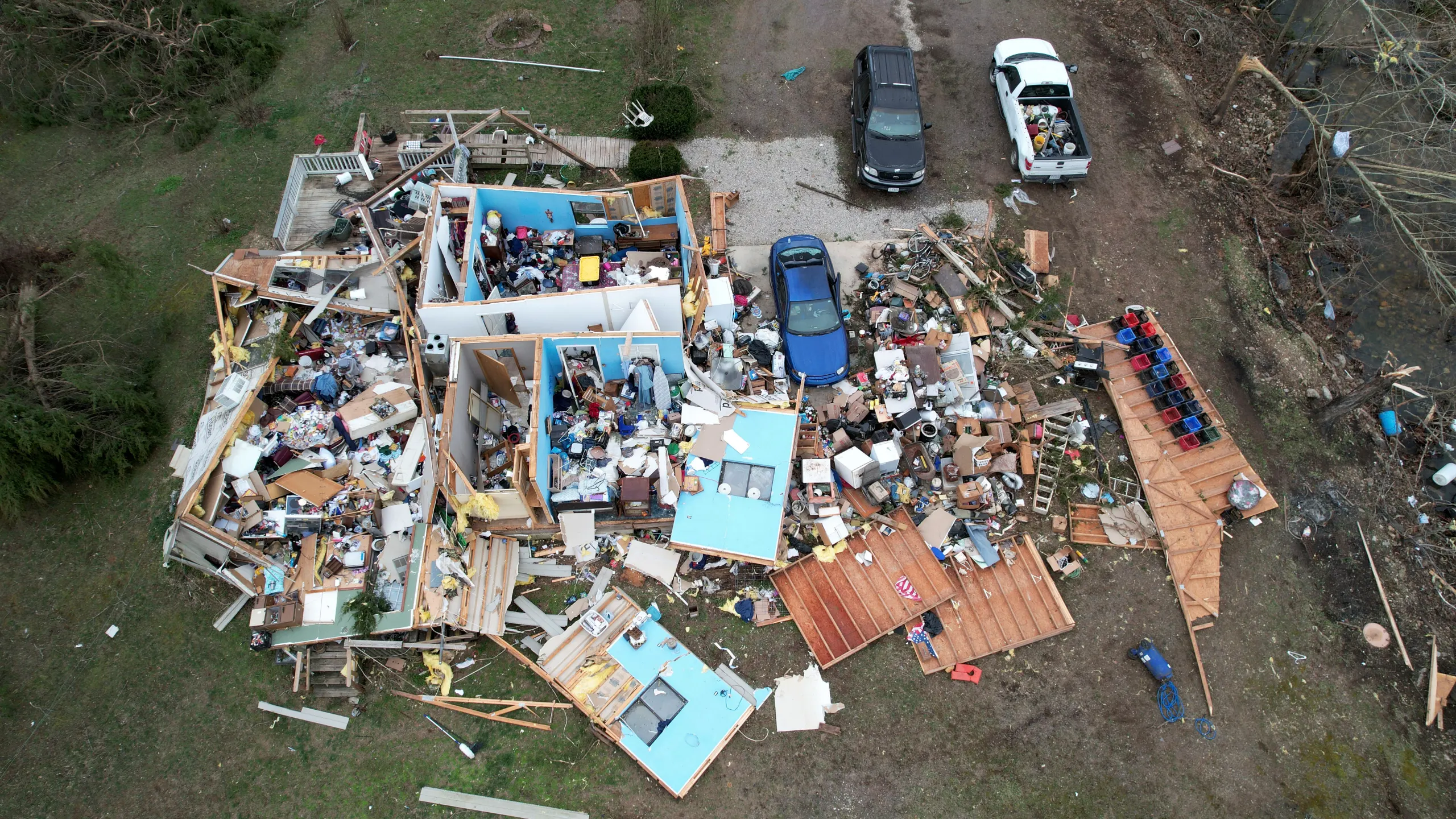 Tornado dhe zjarre masive, 32 të vdekur nga stuhitë masive në SHBA-në ...