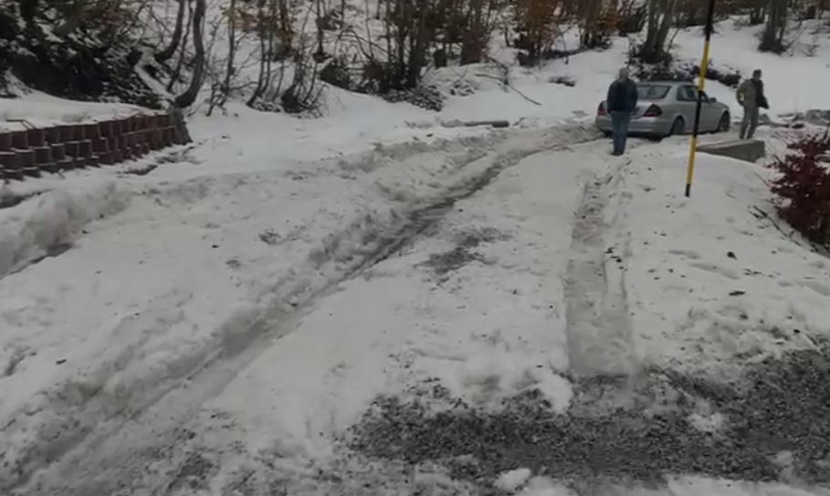 VIDEO/ Thethi road "paralyzed" by snow and frost, vehicles blocked ...
