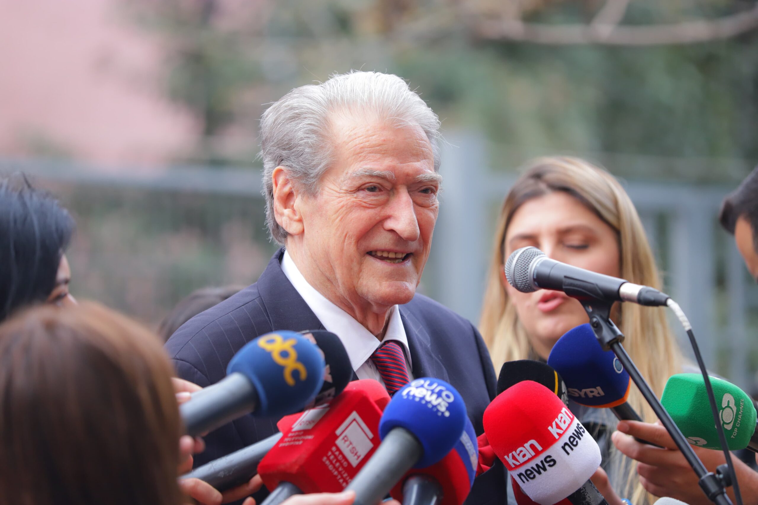 “Natën i ndërsente kundër SPAK, ditën sulmonte Etjen Xhafajn”, Berisha ...