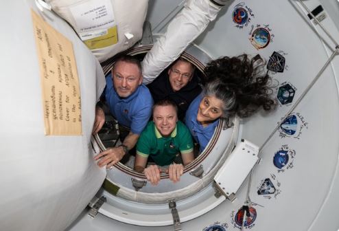 Stranded for over 9 months on the Space Station, astronauts head back ...