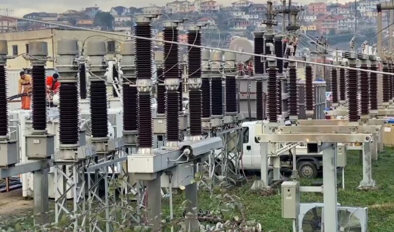 Tirana në “black out”/ OSHEE: Flakë në kabllot e transmetimit në Shkozë ...