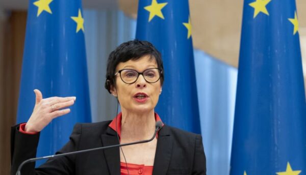 Vjosa Osmani dissolved the parliament, the EU Enlargement Commissioner ...
