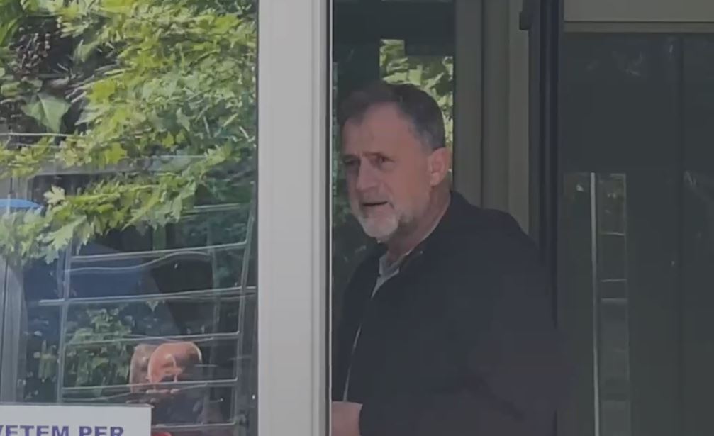 VIDEO/ Biznesmeni Shkëlqim Fusha paraqitet në SPAK – Balkanweb.com – News24