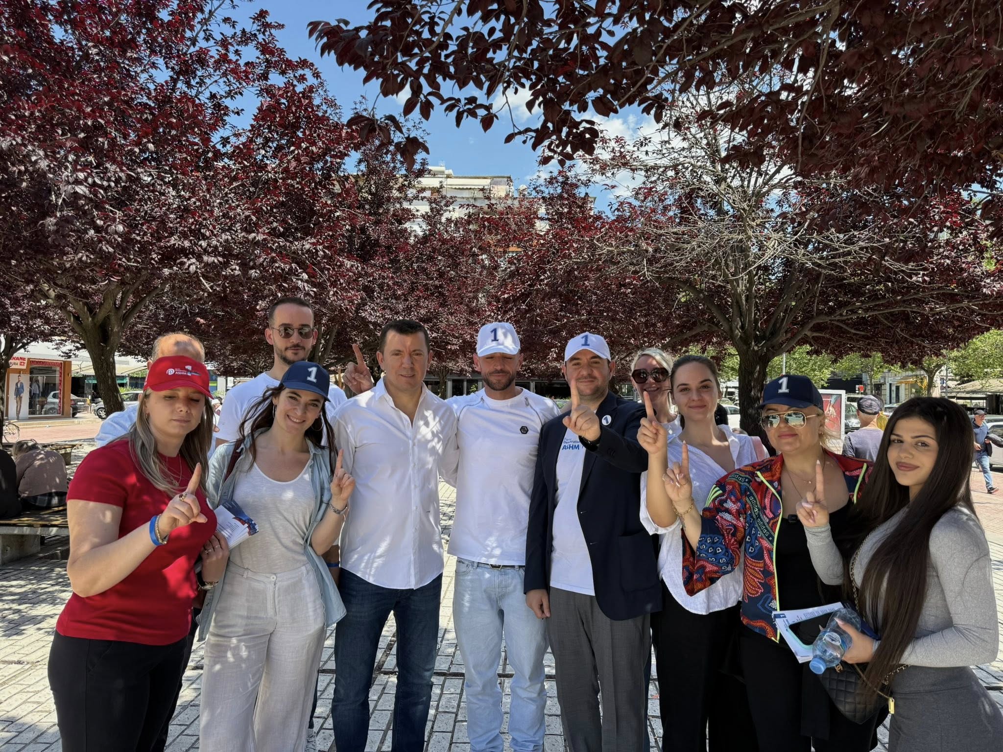 Stresi i bashkohet fushatës së PD në Tiranë, Klevis Balliu thirrje ...