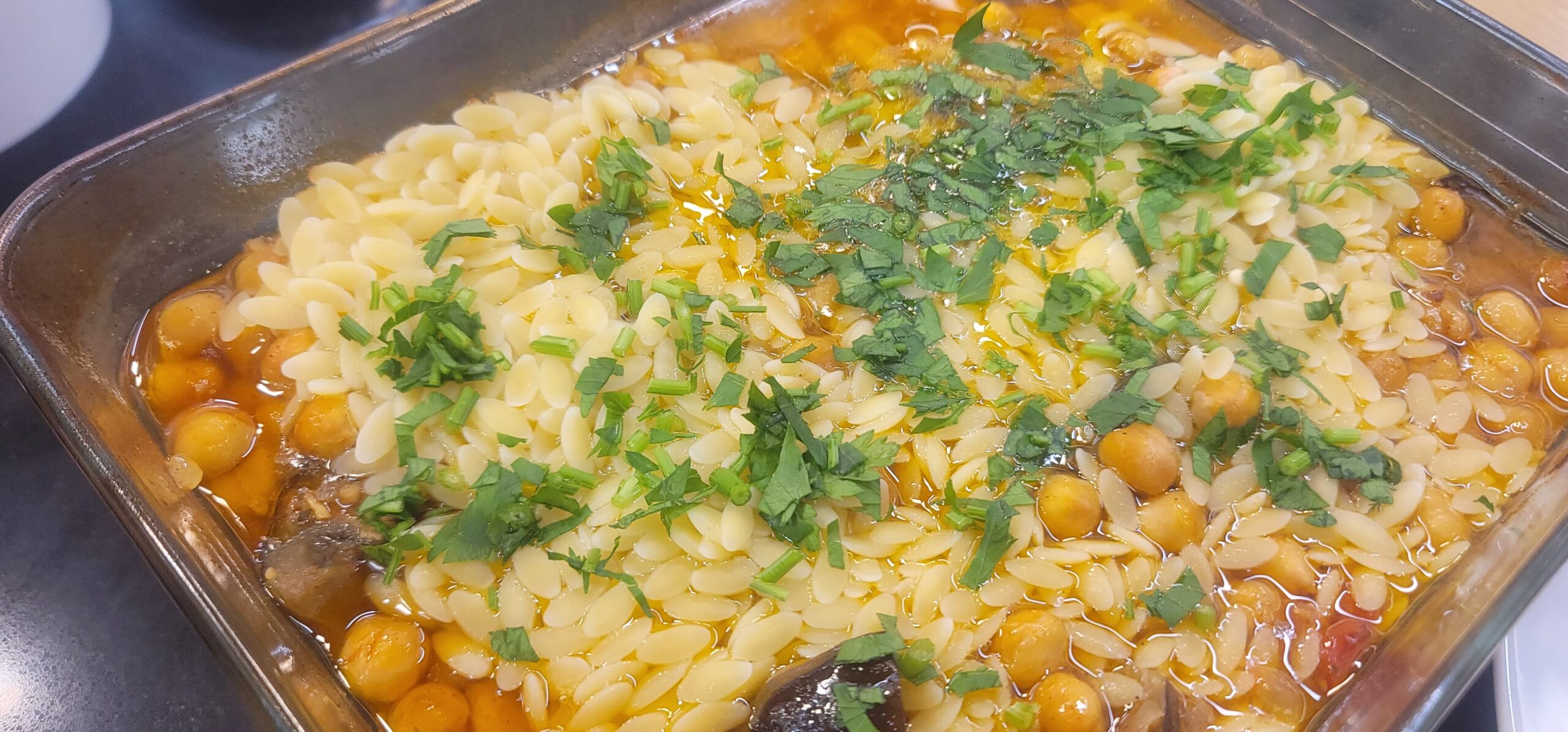 Byrek me 40 peta e kunguj të njomë, tavë me perime dhe makarona elbi ...