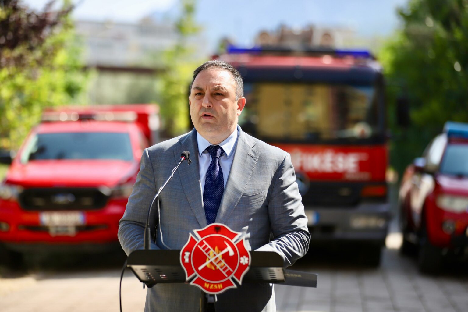 Ministri Hoxha me drejtuesit e Shërbimit Zjarrfikës: Fokusi tek ...