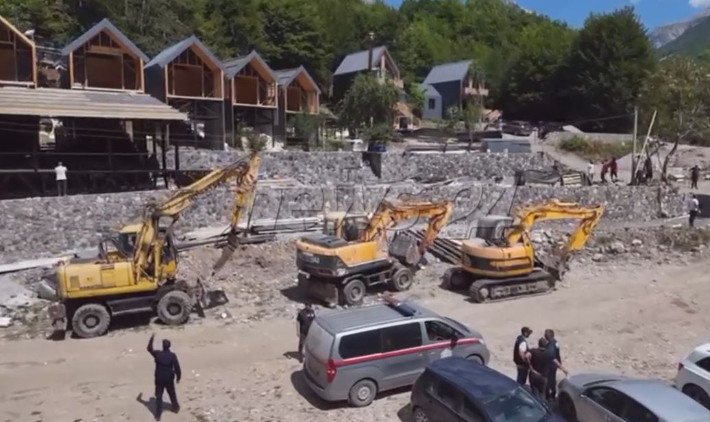VIDEO/ Pamje me dron nga Thethi, ja si paraqitet situata në ditën e ...