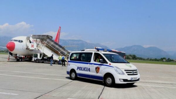 Fraud and drug trafficking/ 42-year-old woman extradited from Spain ...