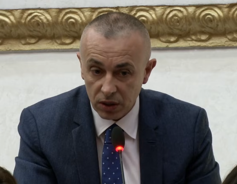 VIDEO/ Arian Ndoja reagon pas deklaratës së kryeprokurorit në Kuvend ...